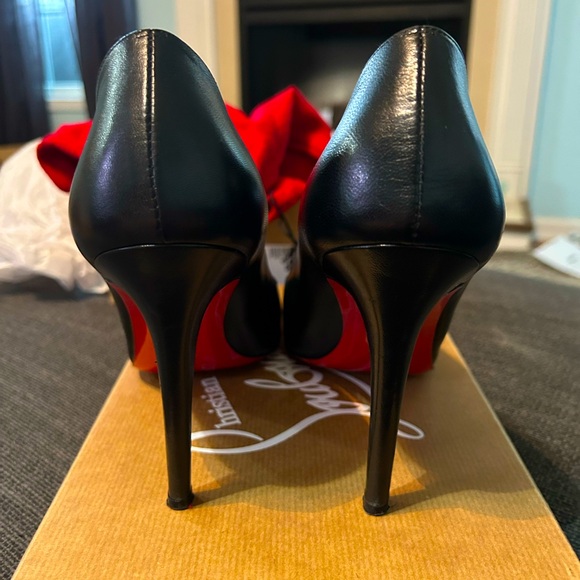 Christian Louboutin | Shoes | Christian Louboutin Classic Black Pumps ...